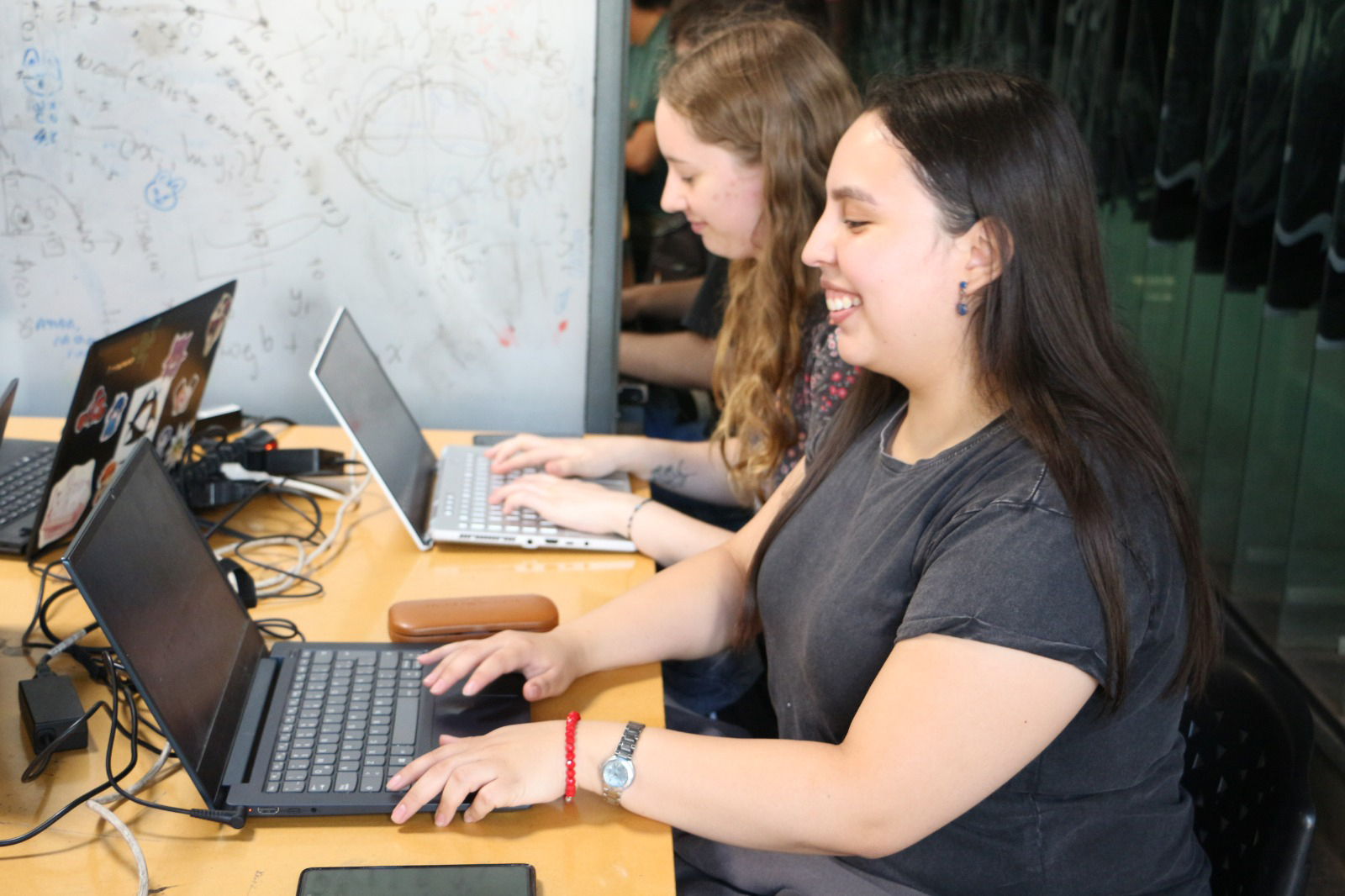 Universitarios compiten en “Capturar la bandera” en seguridad computacional | Ingeniería UC