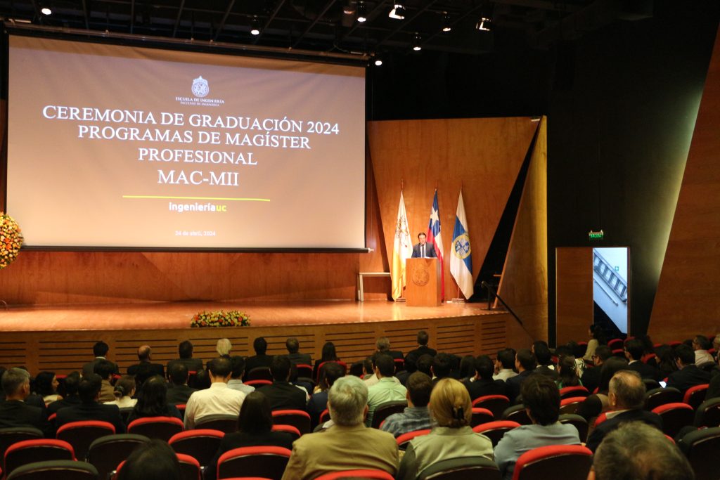 138 profesionales reciben su diploma de magíster profesional ...